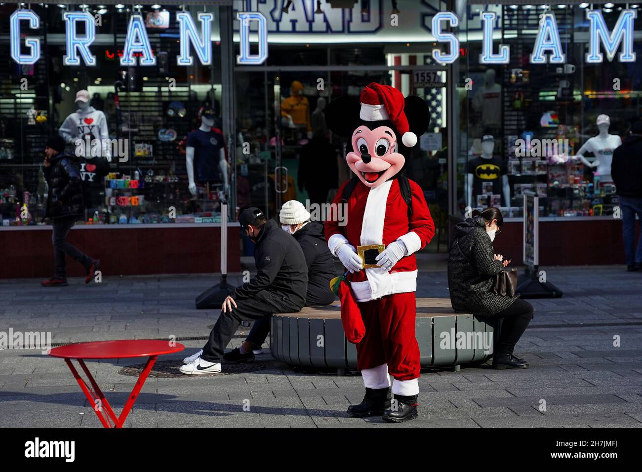 Mickey mouse 2021 hi-res stock photography and images - Alamy