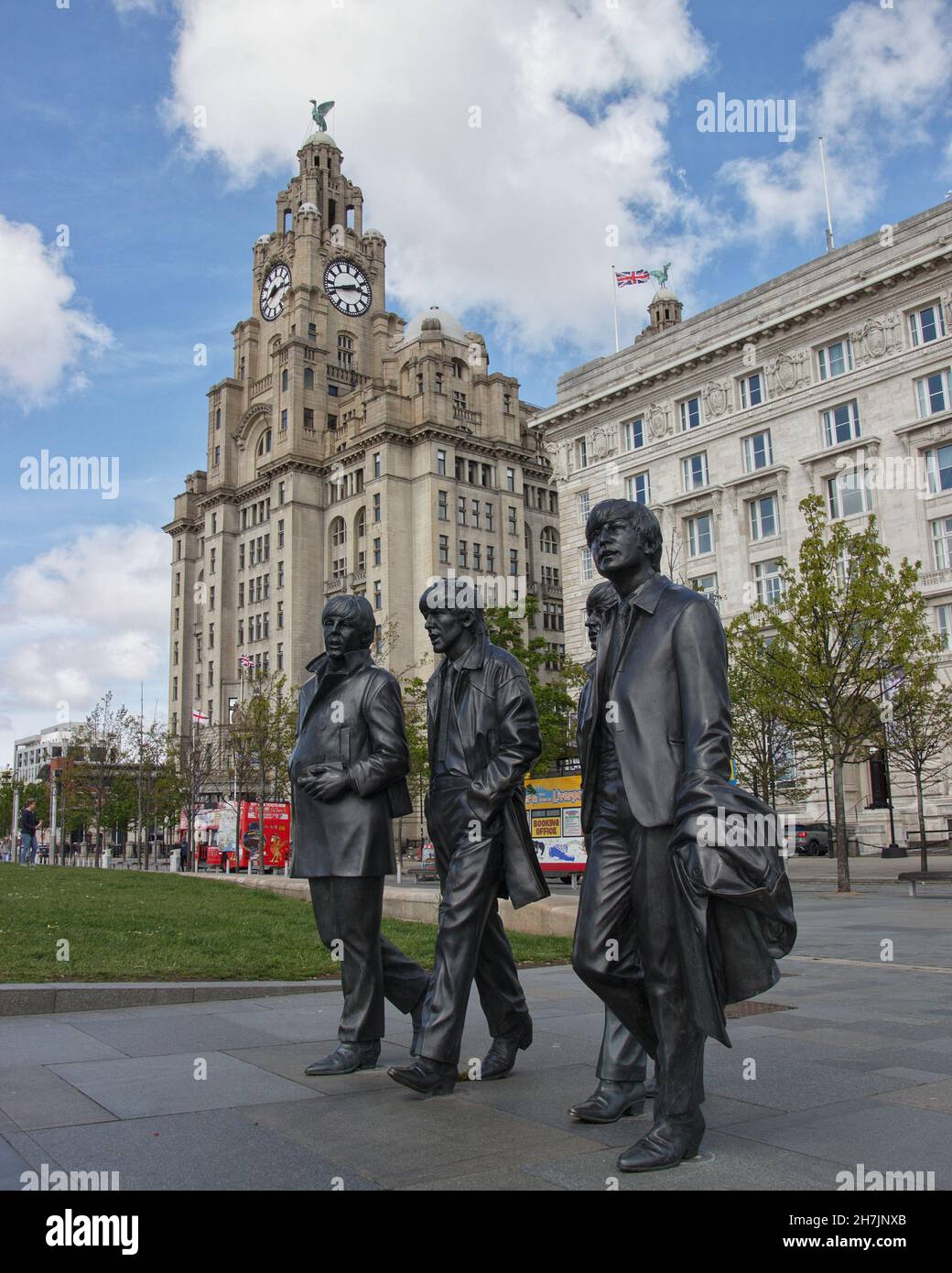 The Beatles & Liver Building Stock Photo - Alamy