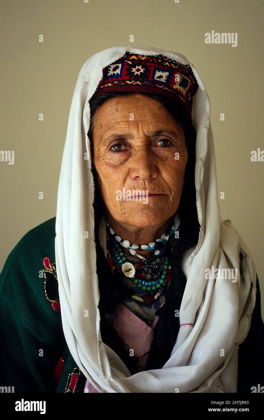 Woman hunza valley hi-res stock photography and images - Alamy