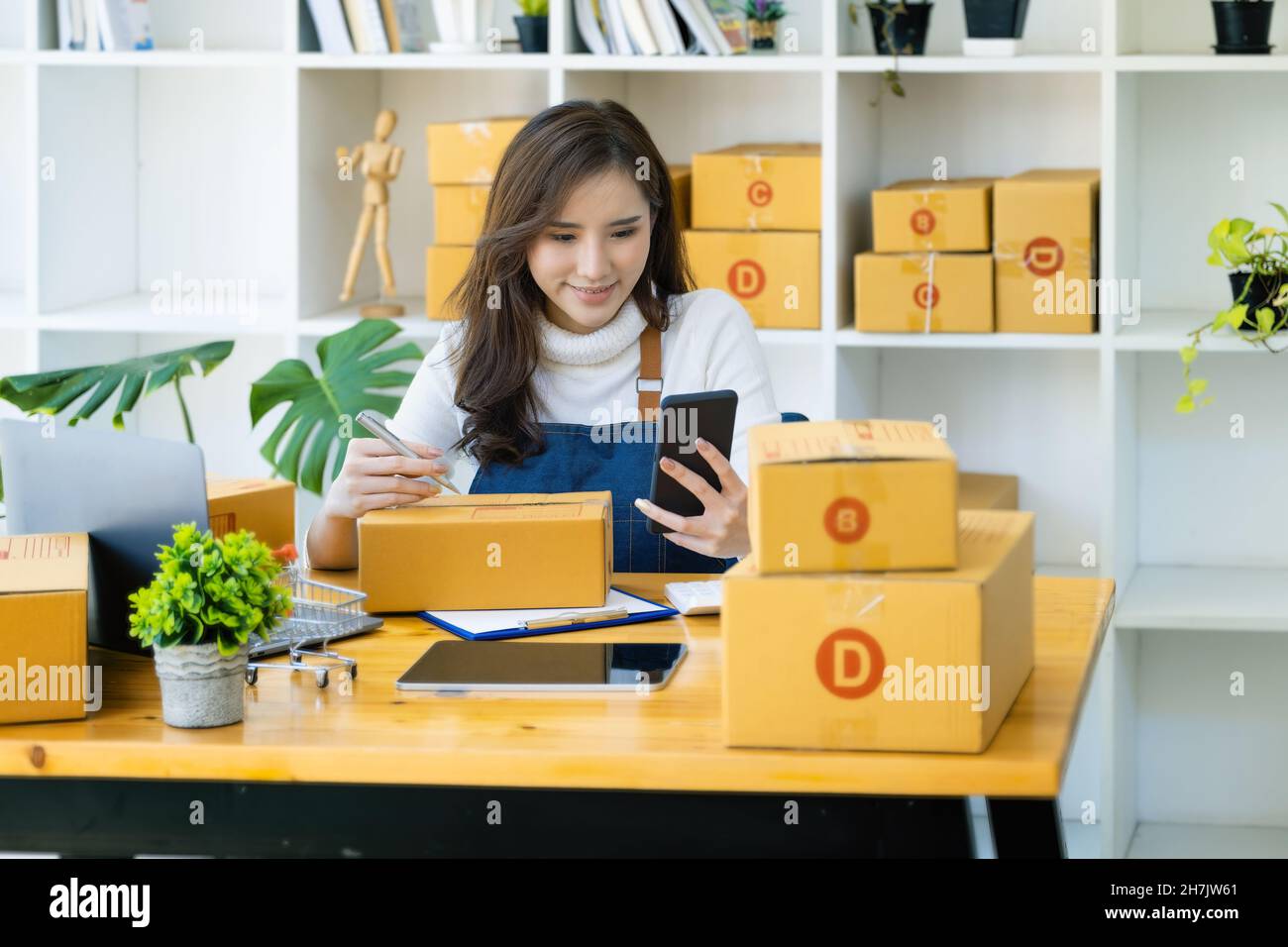 Business owner and laptop hi-res stock photography and images - Alamy