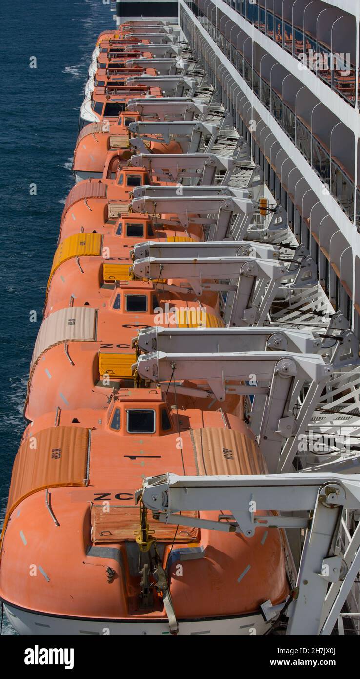 Starboard lifeboats hi-res stock photography and images - Alamy