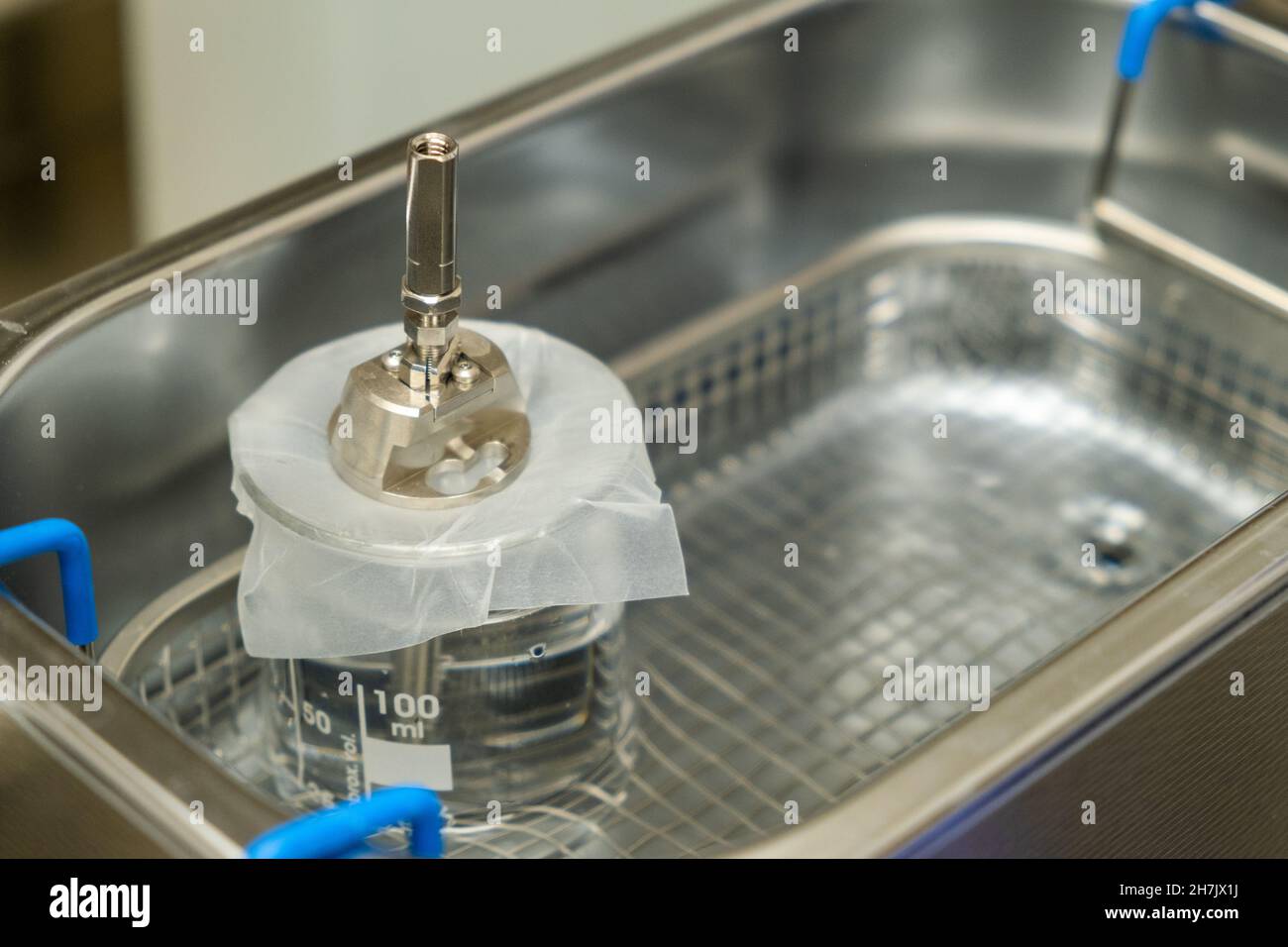 Cleaning of nebulizer or needle from LC MS qTOF system in ultrasonic ...