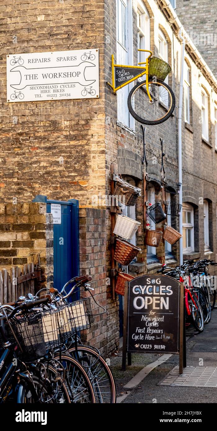 Cambridge, Cambridgeshire, UK – November 2021. The exterior of S&G ...