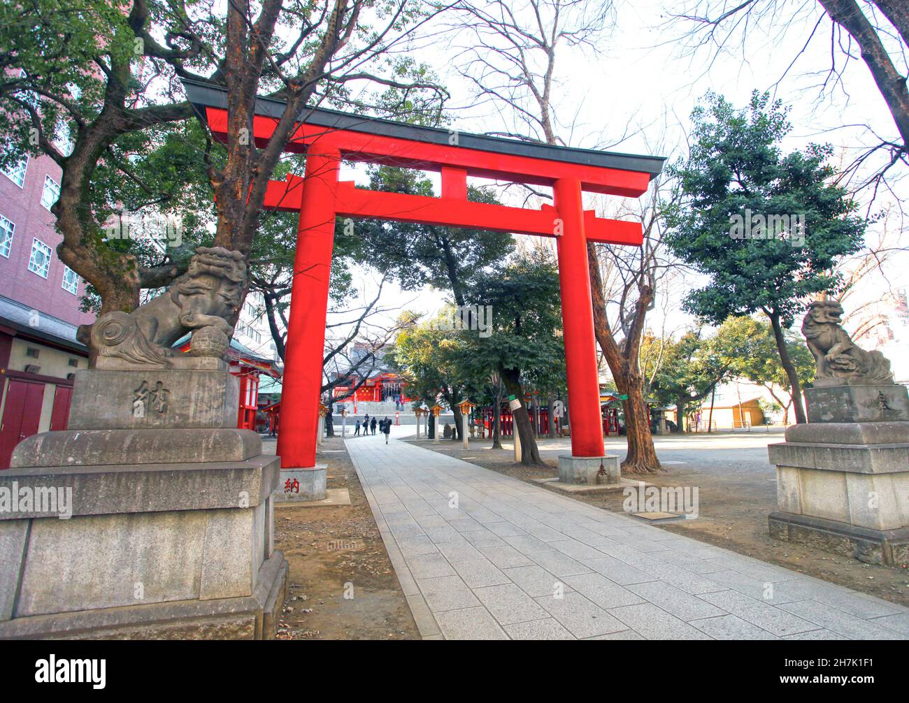 The Hanazono Shrine with vermilion colored buildings and torii gates in ...