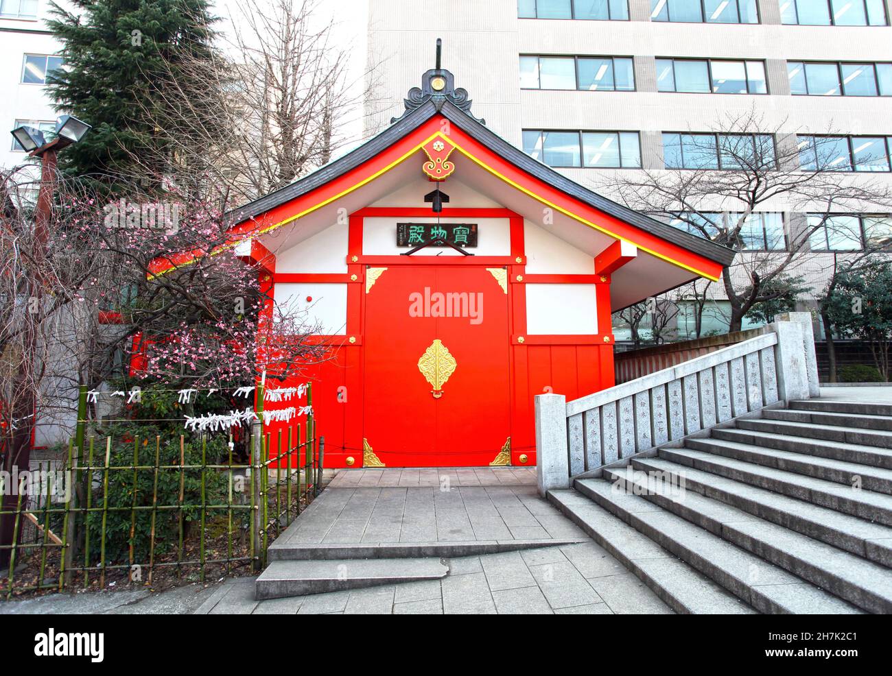The Hanazono Shrine with vermilion colored buildings and torii gates in ...