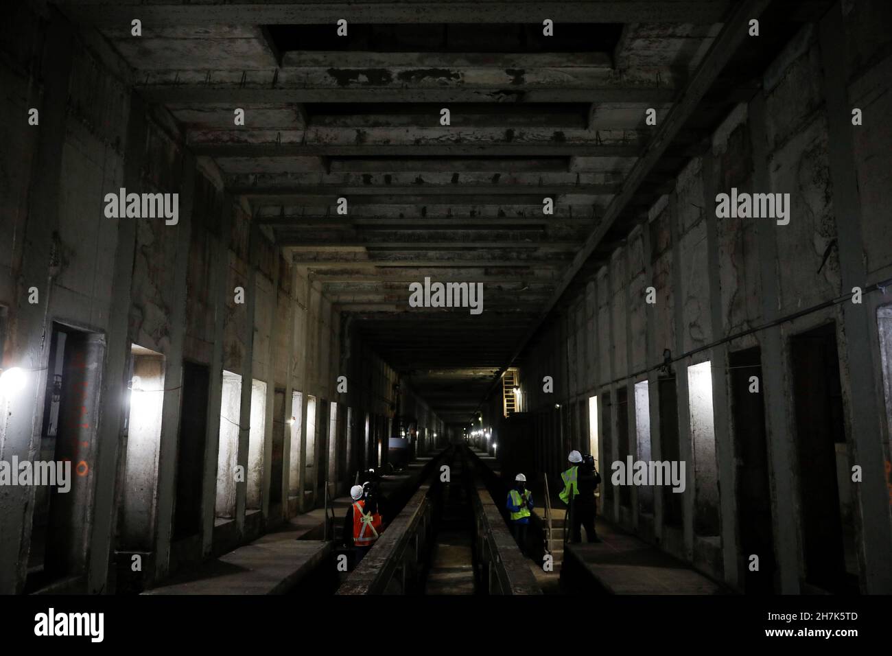 U subway tunnel tour hi-res stock photography and images - Alamy