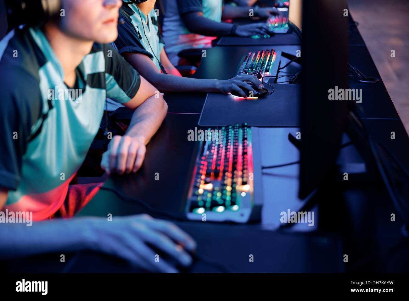 Man in video arcade hi-res stock photography and images - Alamy