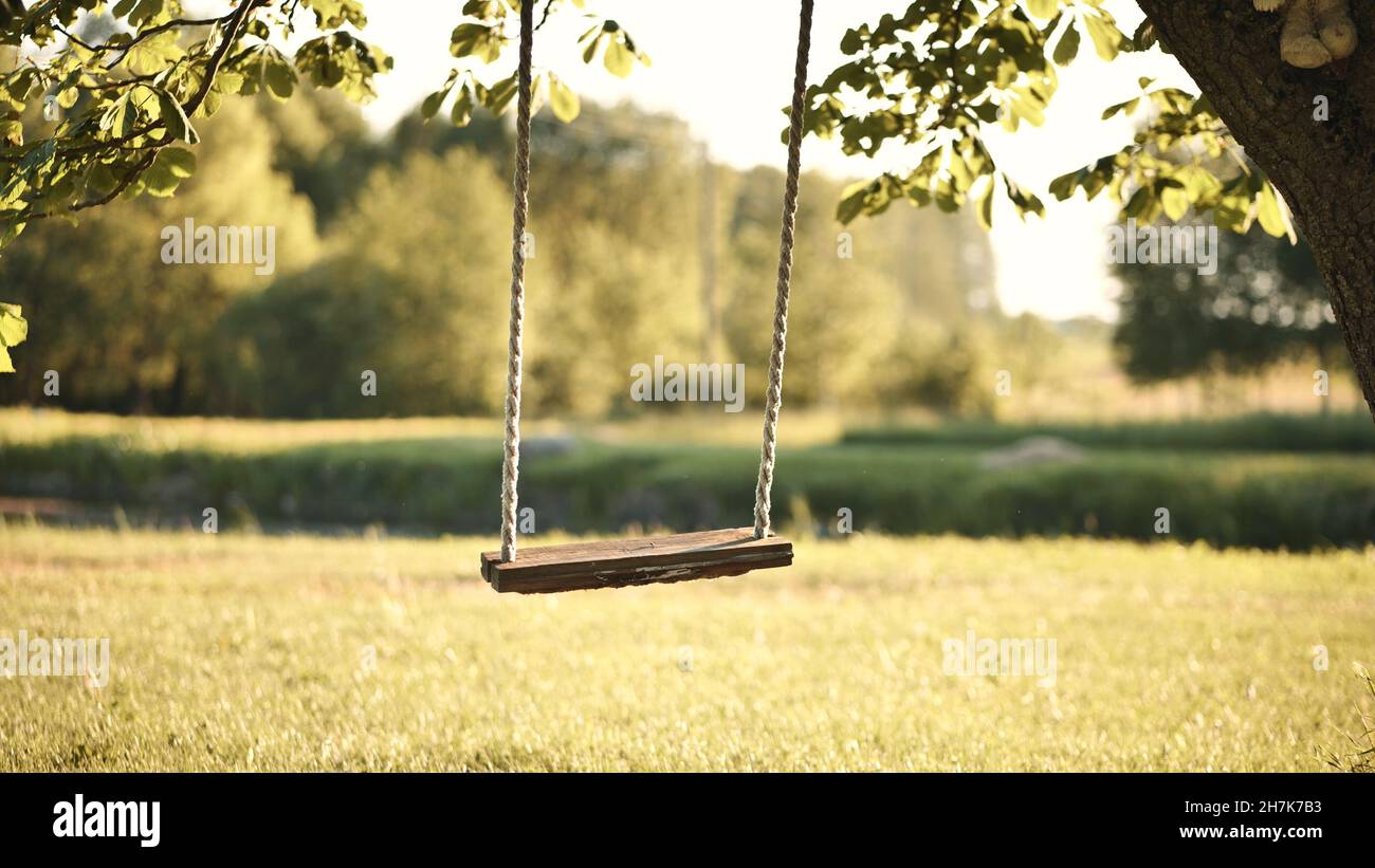 Empty tyre swing hi-res stock photography and images - Alamy