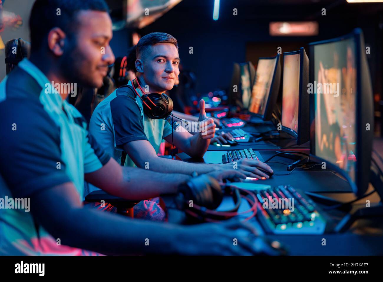 Esport players hi-res stock photography and images - Alamy