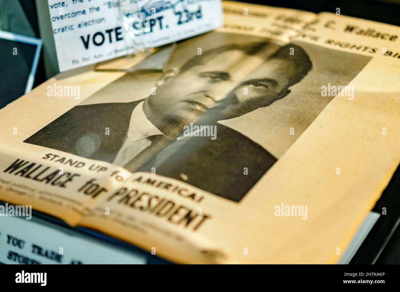 Gov wallace hi-res stock photography and images - Alamy