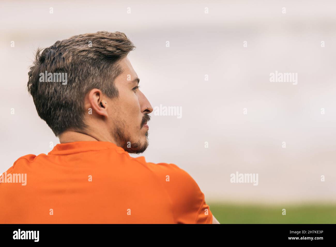 Back of a sportive man sitting on a park Stock Photo - Alamy