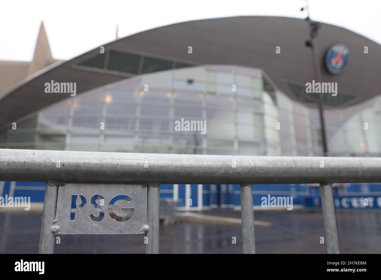 Picture outside stadium prior hi-res stock photography and images - Alamy