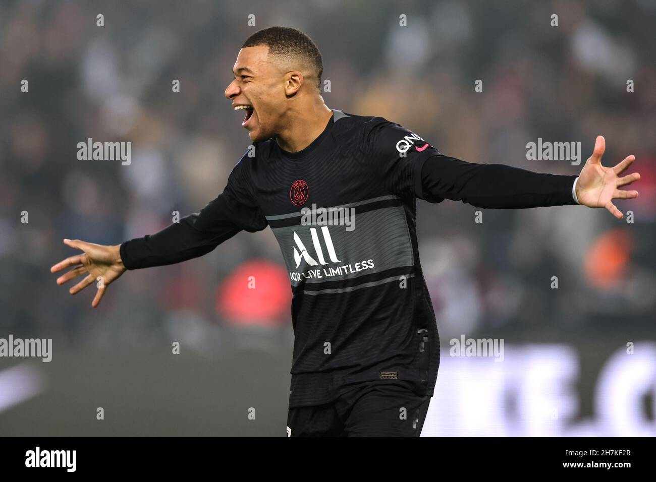 Kylian mbappe psg scoring hi-res stock photography and images - Alamy