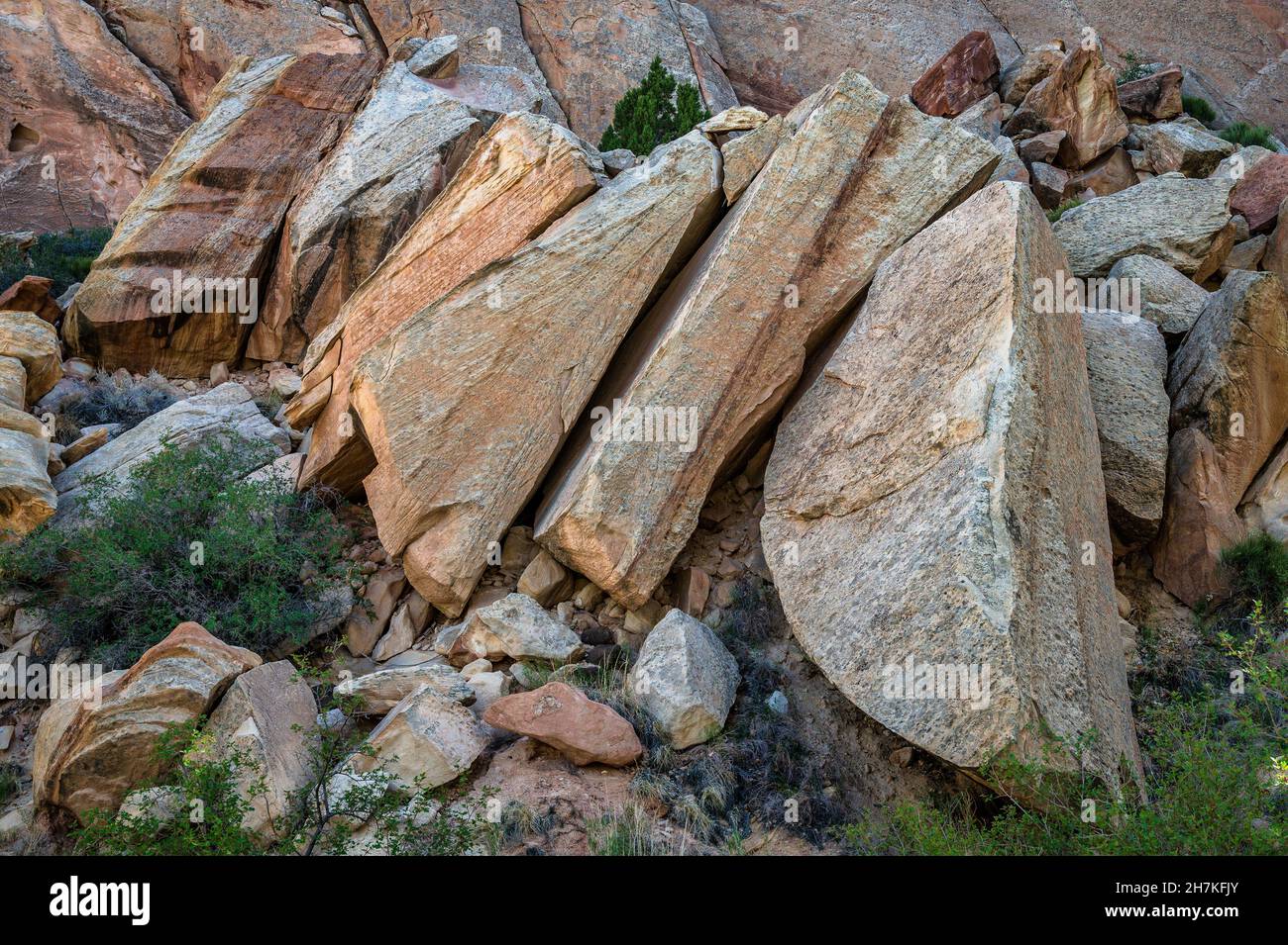 Fallen rocks backdrop hi-res stock photography and images - Alamy