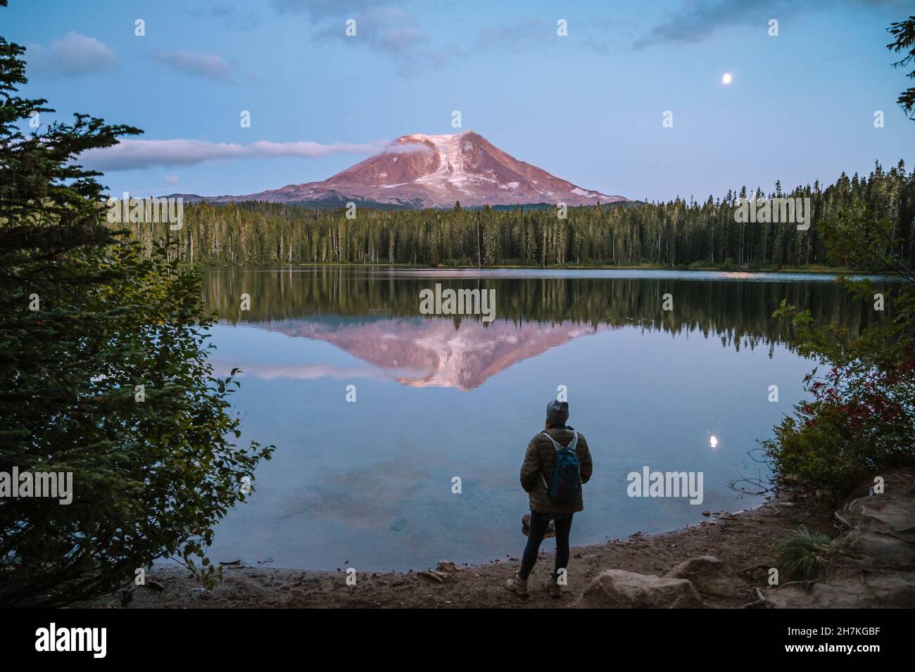 Mt adams volcano hi-res stock photography and images - Alamy