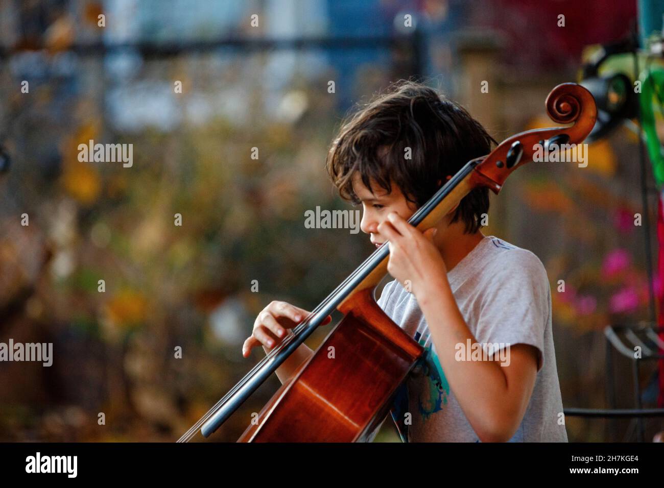 Cello for a child hi-res stock photography and images - Alamy