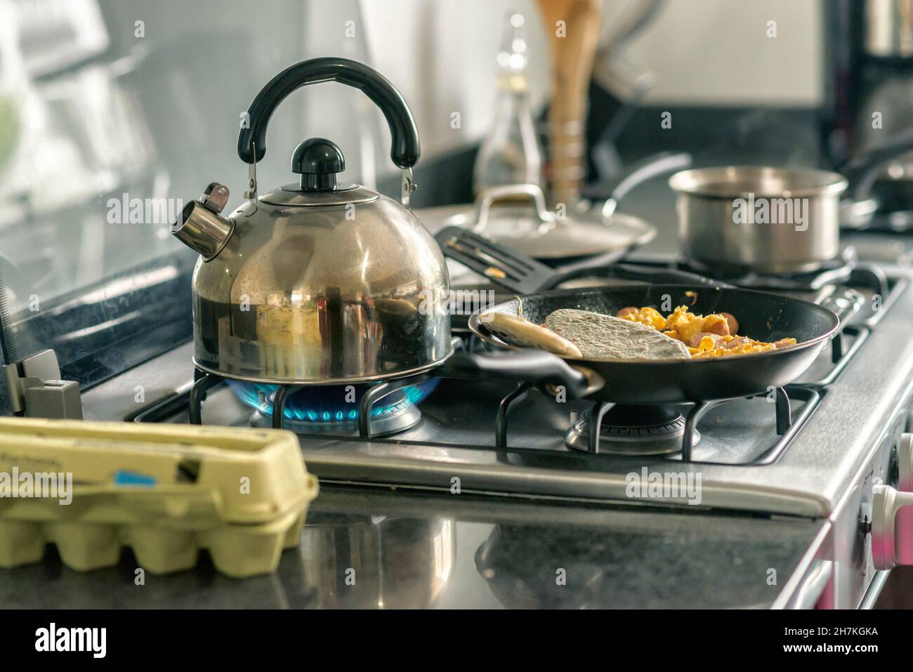 Water boiling in teapot boiling hi-res stock photography and images - Alamy