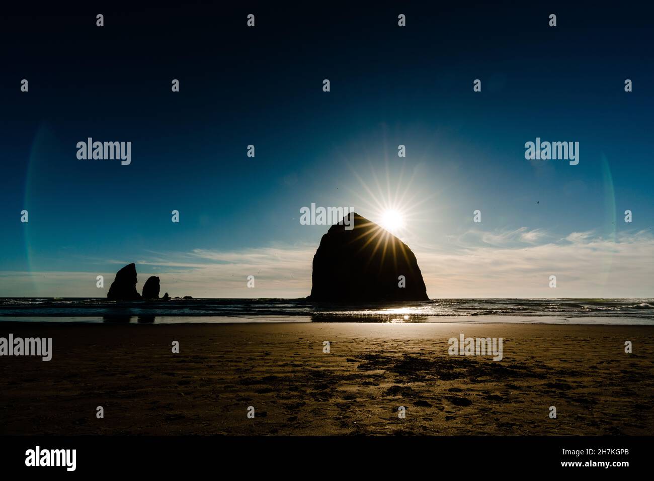 Haystack rock sea stacks hi-res stock photography and images - Alamy