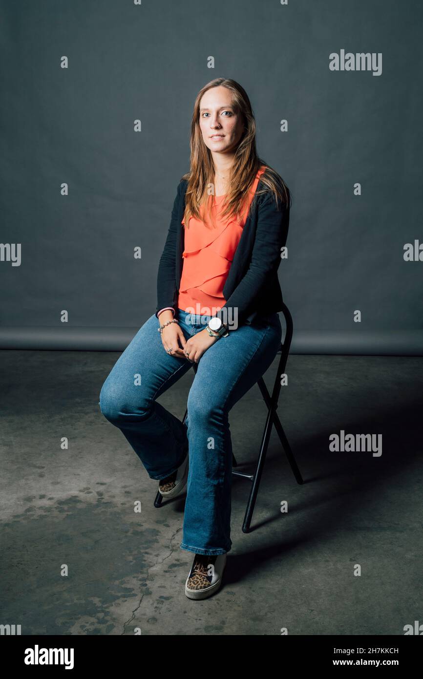 Backdrop clothing hi-res stock photography and images - Alamy