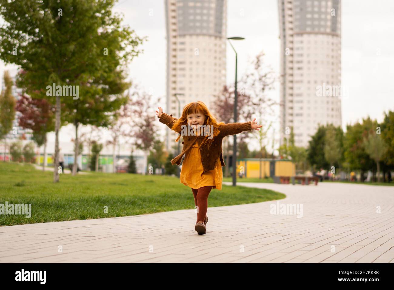 Arms outstretched forward hi-res stock photography and images - Alamy