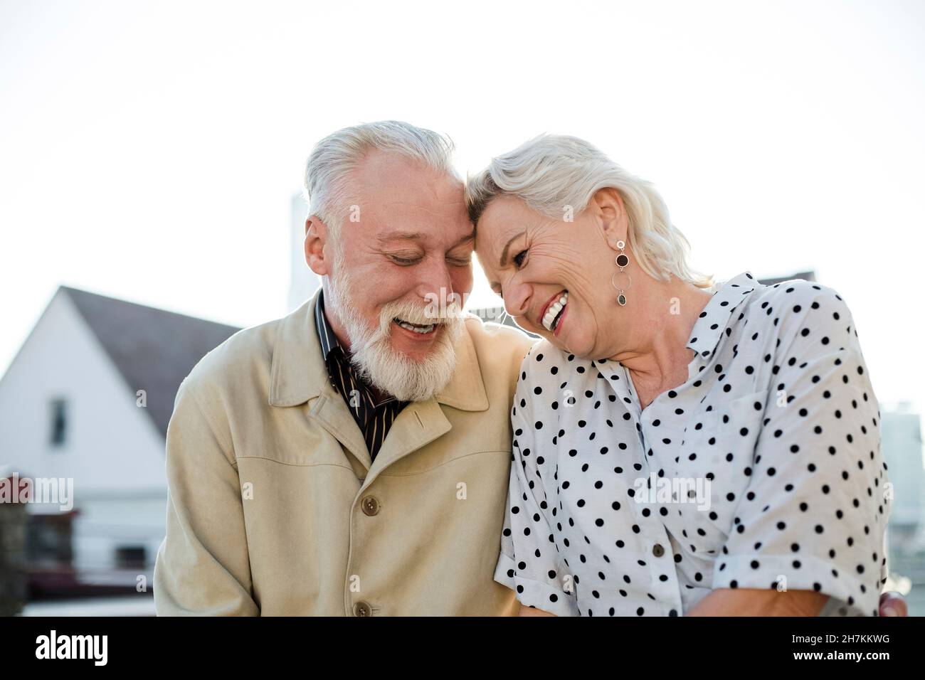 Couple building hi-res stock photography and images - Alamy
