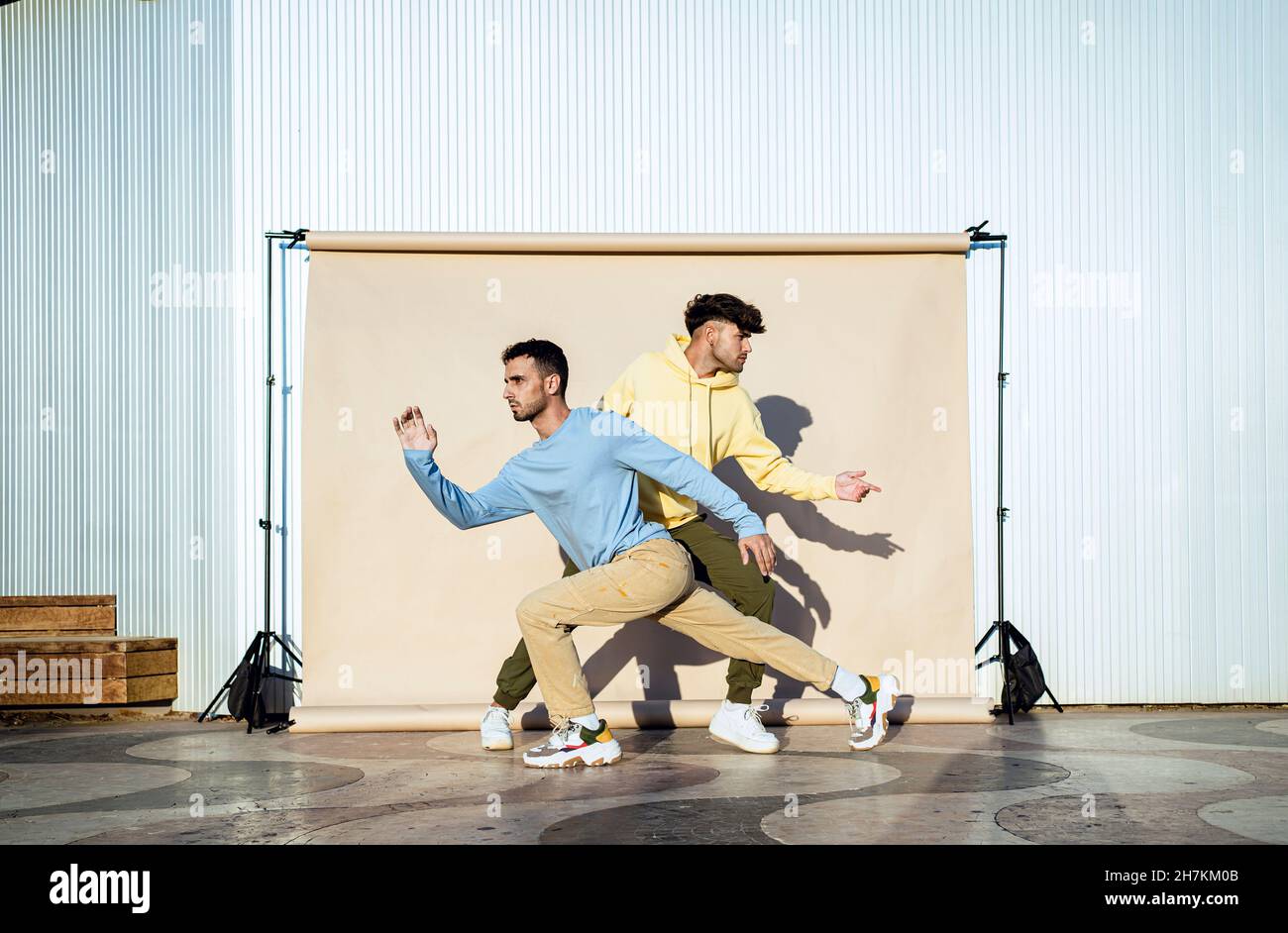 Male dancers hi-res stock photography and images - Alamy