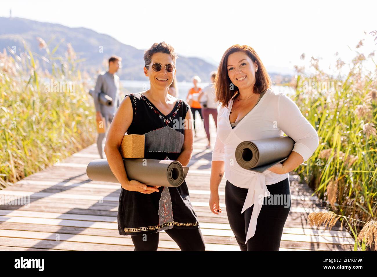 Group standing exercise hi-res stock photography and images - Alamy