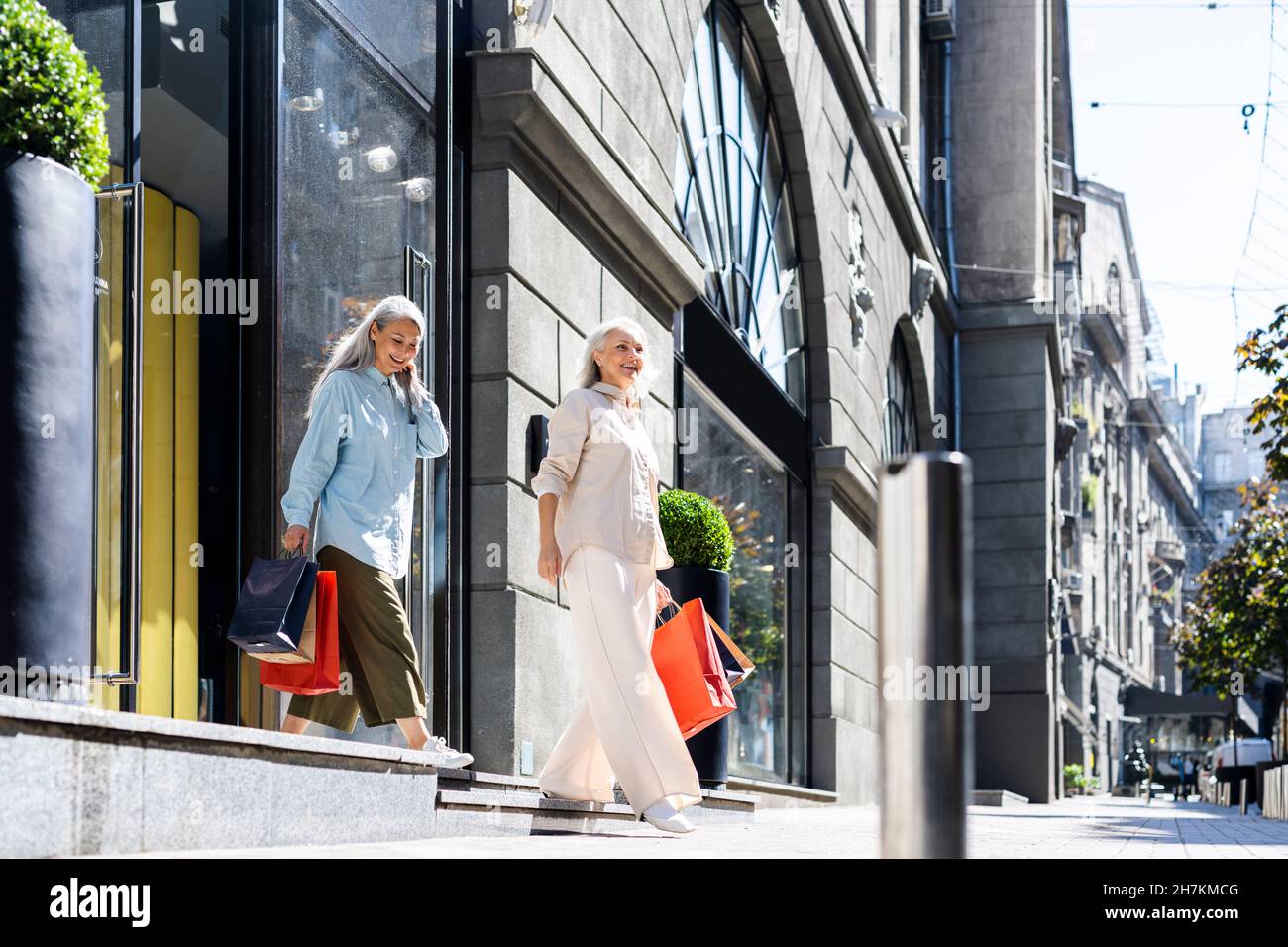 Outside asian store hi-res stock photography and images - Alamy