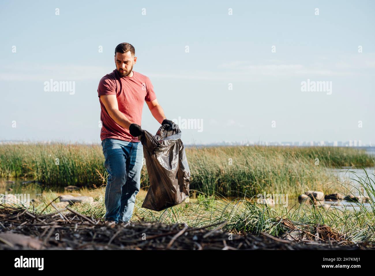 Garbage searching hi-res stock photography and images - Alamy