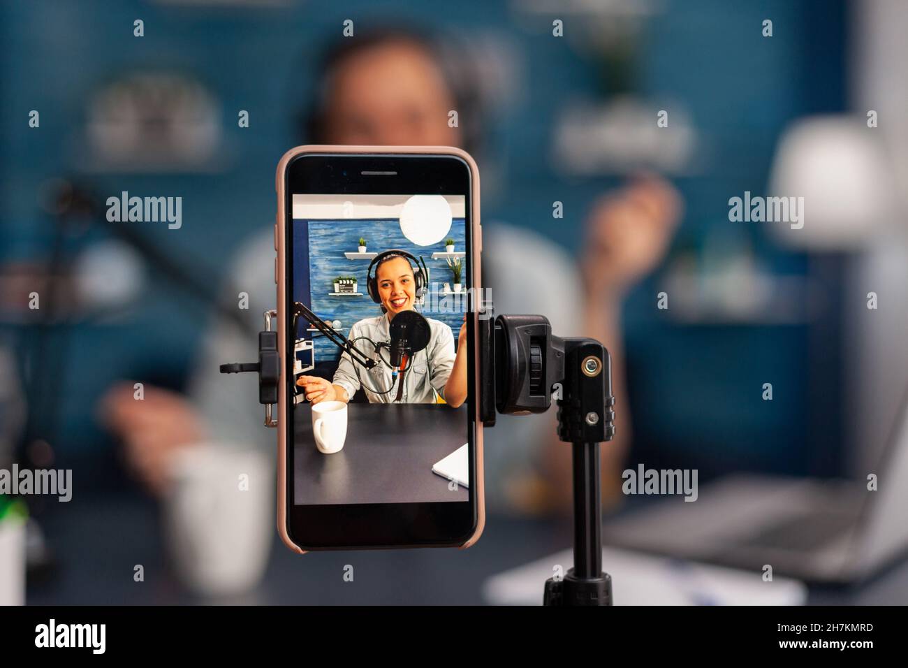 Filming on mobile device hi-res stock photography and images - Alamy
