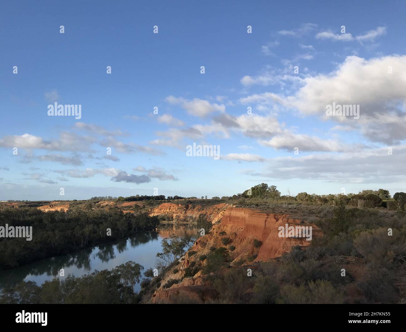 Breathtaking view of the Murray River under the cliffs in Australia ...