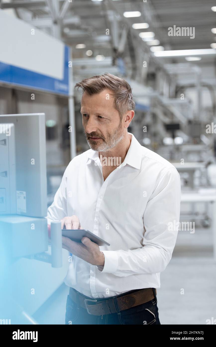 Operating machinery hi-res stock photography and images - Alamy