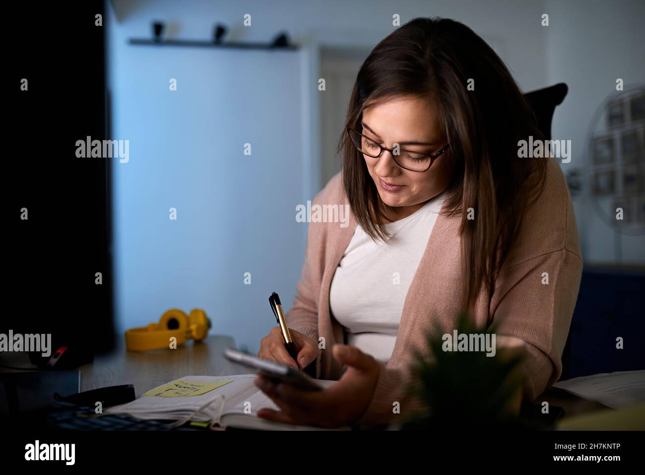 Finance writing hi-res stock photography and images - Alamy