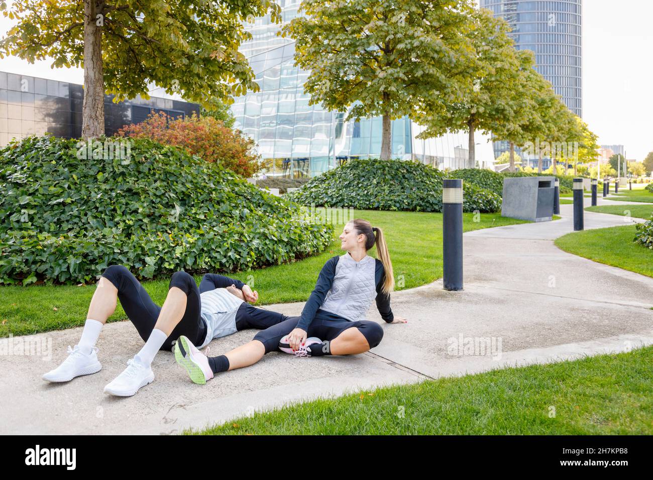 Park people sitting lying hi-res stock photography and images - Alamy