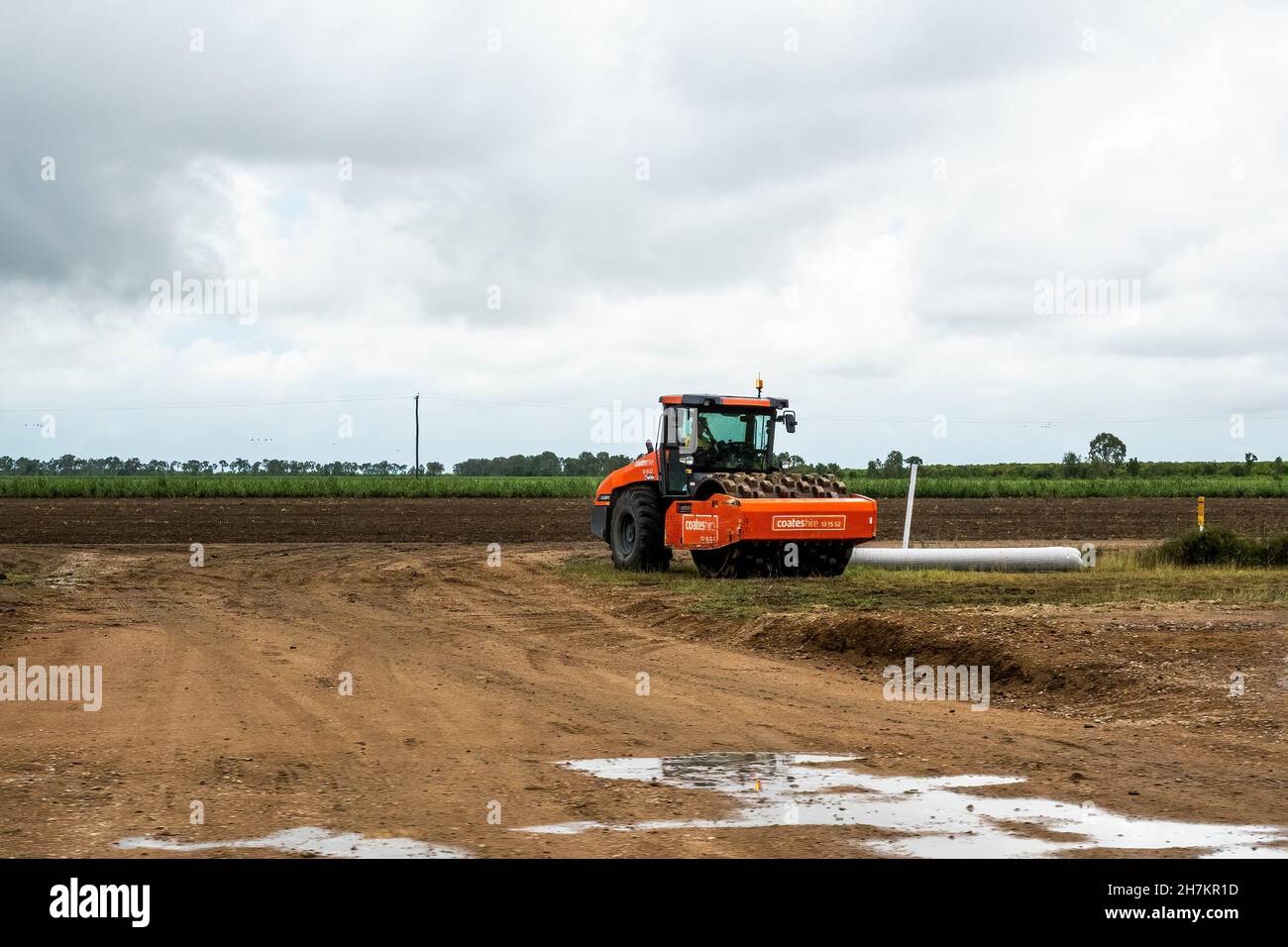 Heavy mounds of earth hi-res stock photography and images - Alamy