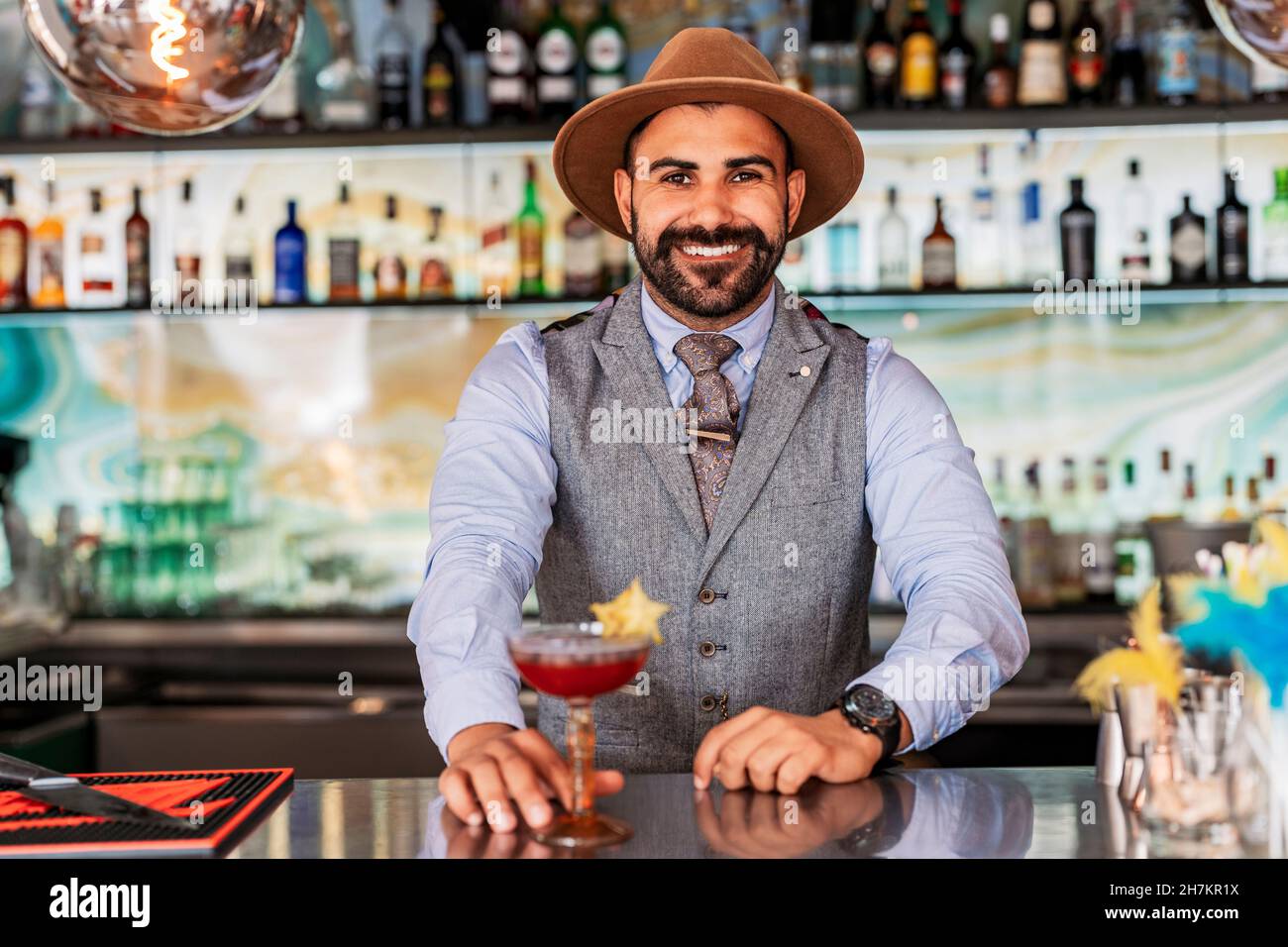 Bartender man men male hi-res stock photography and images - Alamy