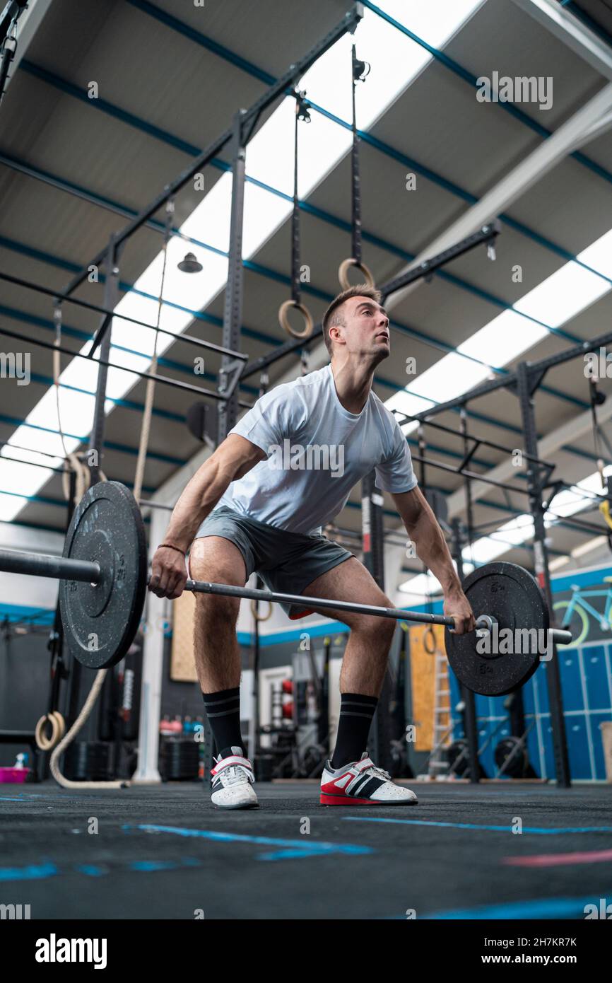 Male lifting weights hi-res stock photography and images - Alamy