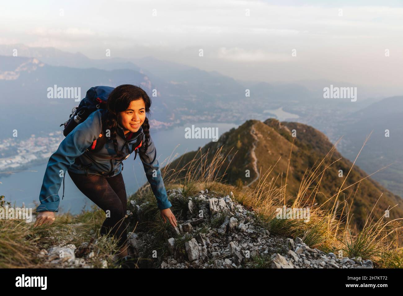 Looking up mountain climbing hi-res stock photography and images - Alamy
