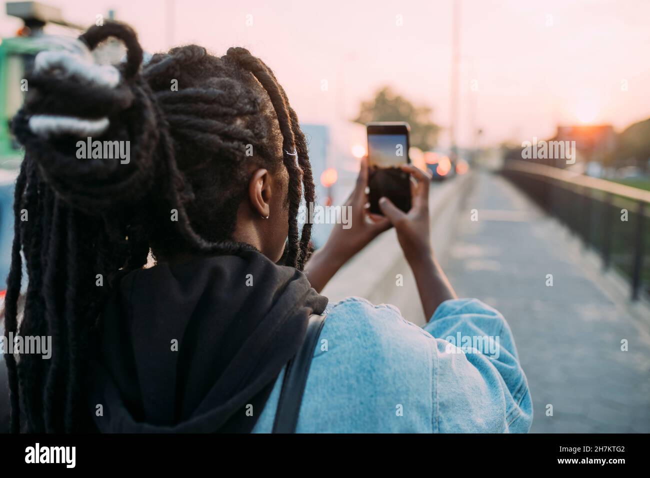 Photographing sunset on mobile hi-res stock photography and images - Alamy