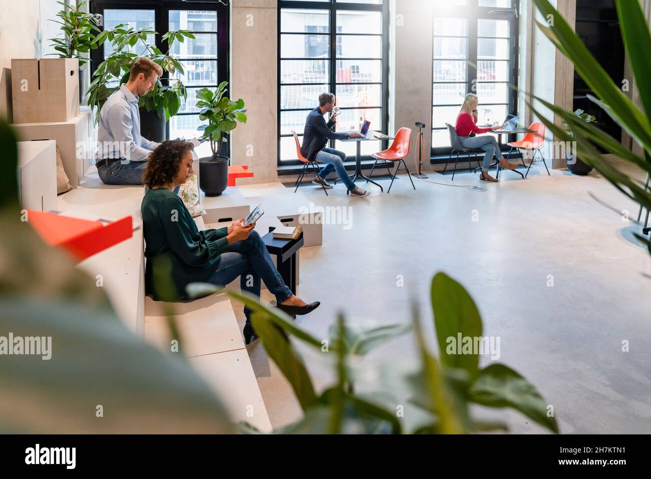 Employees office hi-res stock photography and images - Alamy