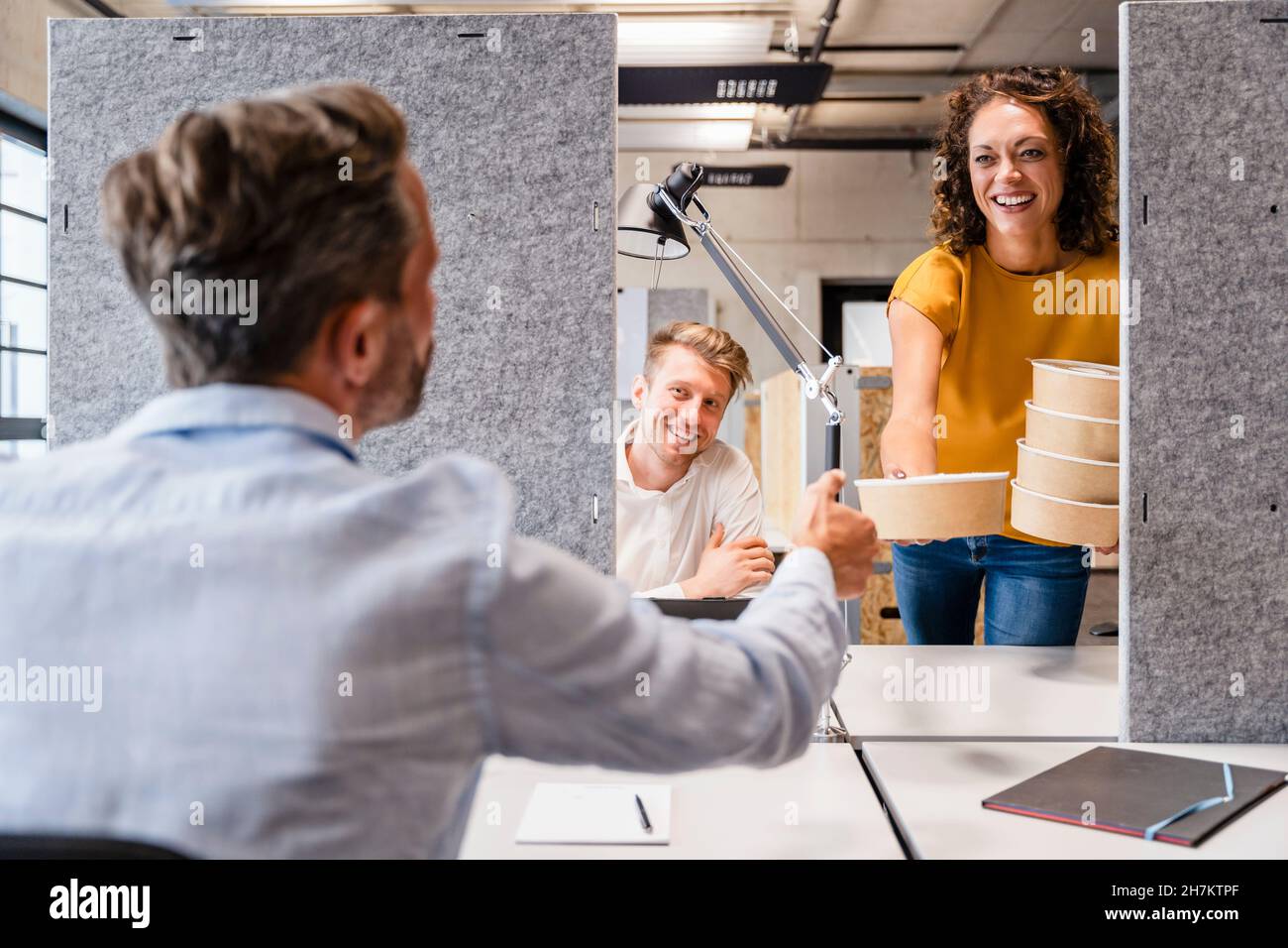Giving box of food hi-res stock photography and images - Alamy