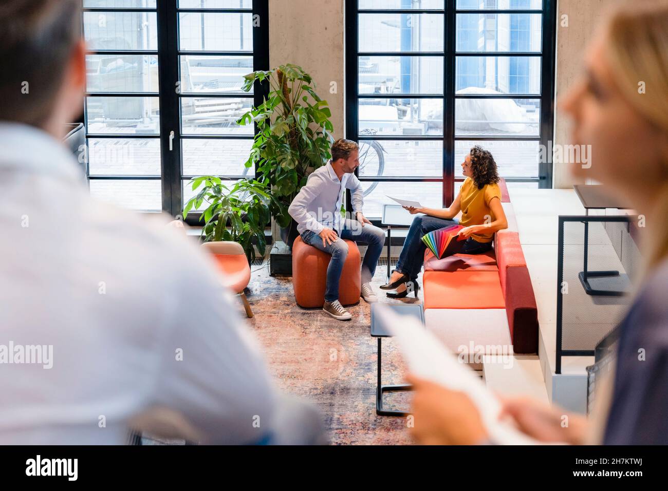 Multicultural workplace hi-res stock photography and images - Alamy