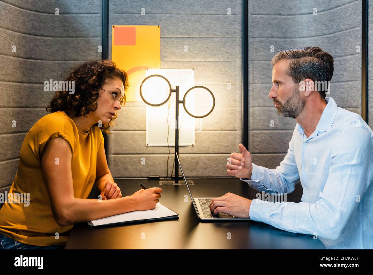 Coworker desk hi-res stock photography and images - Alamy