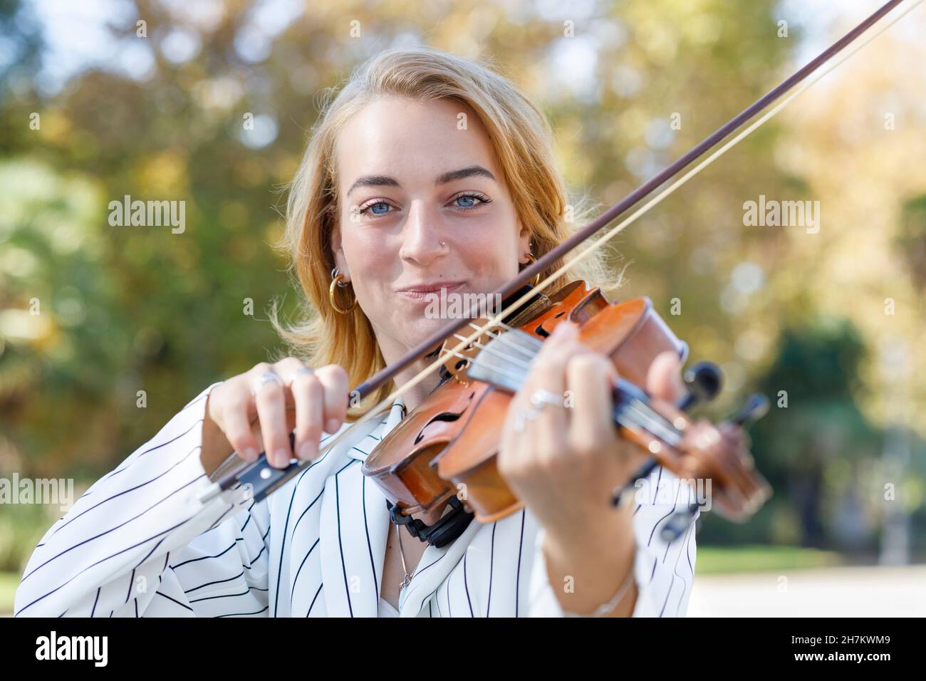 Smiling young musician playing violin Stock Photo - Alamy