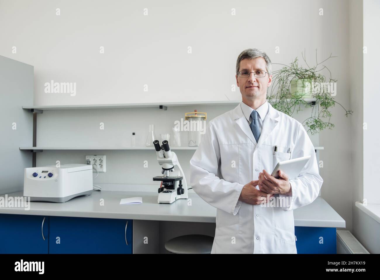 Researcher holding tablet PC in laboratory Stock Photo - Alamy