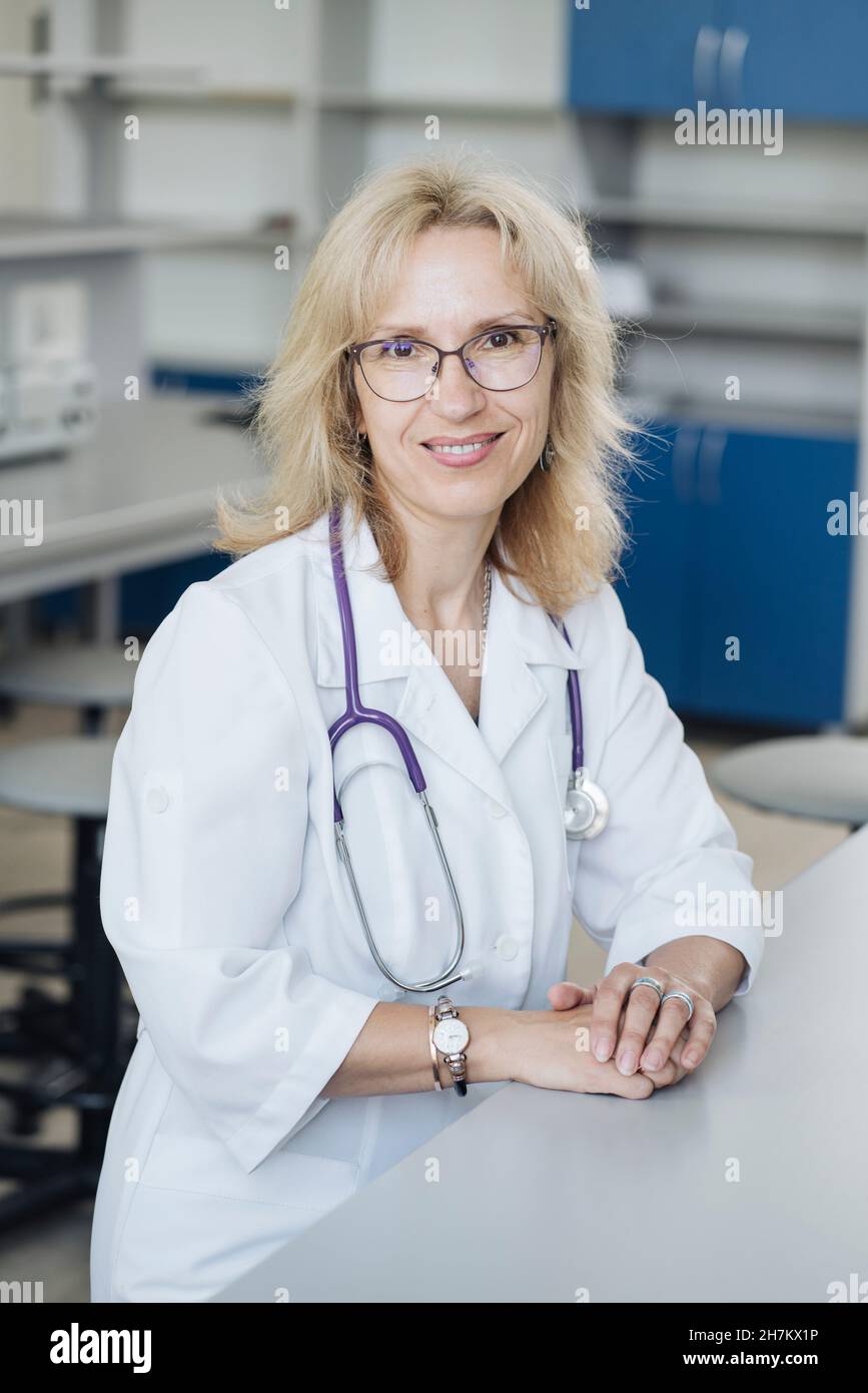 Doctor sitting desk stethoscope hi-res stock photography and images - Alamy