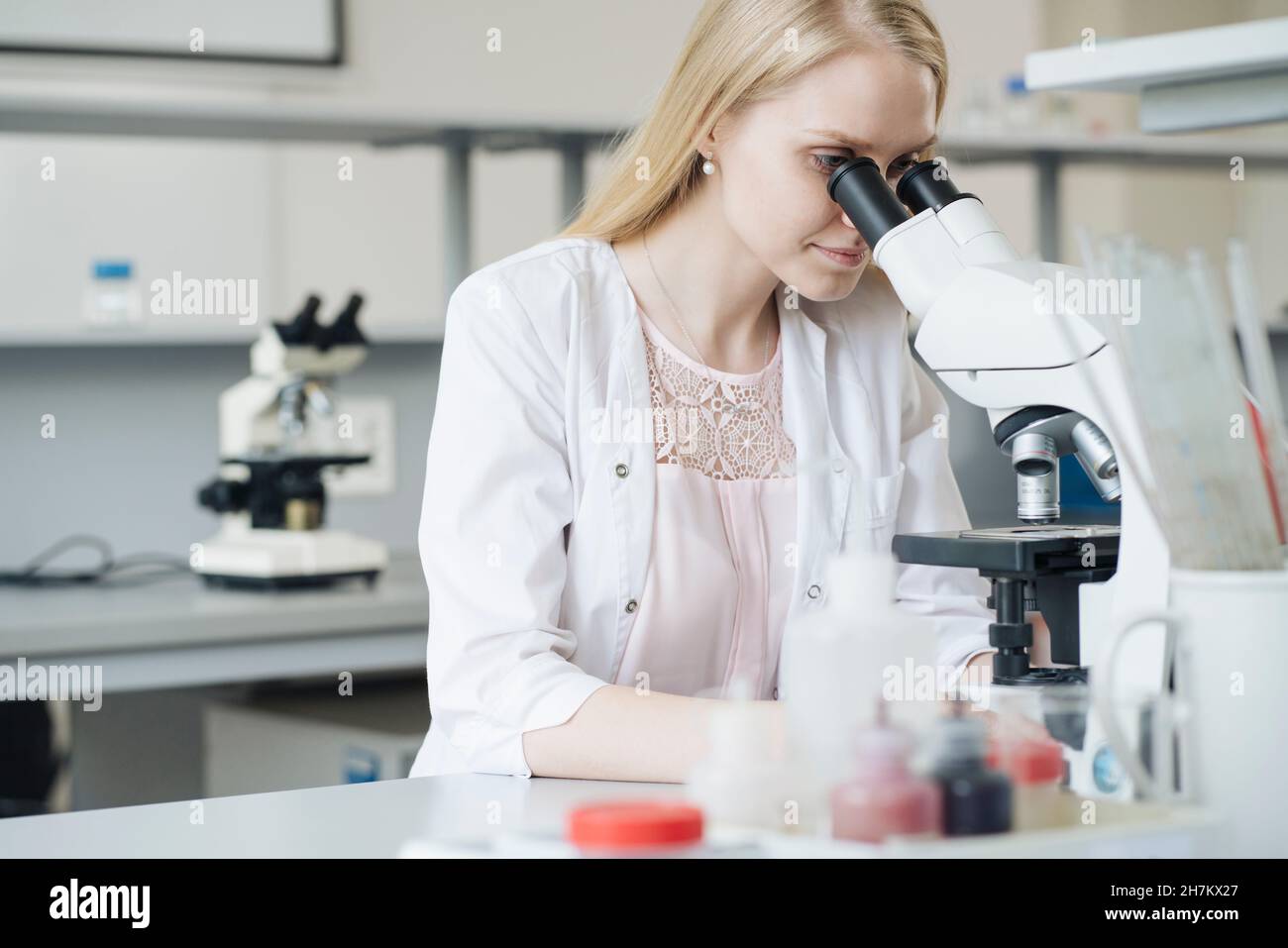 Woman women female researcher researching hi-res stock photography and ...