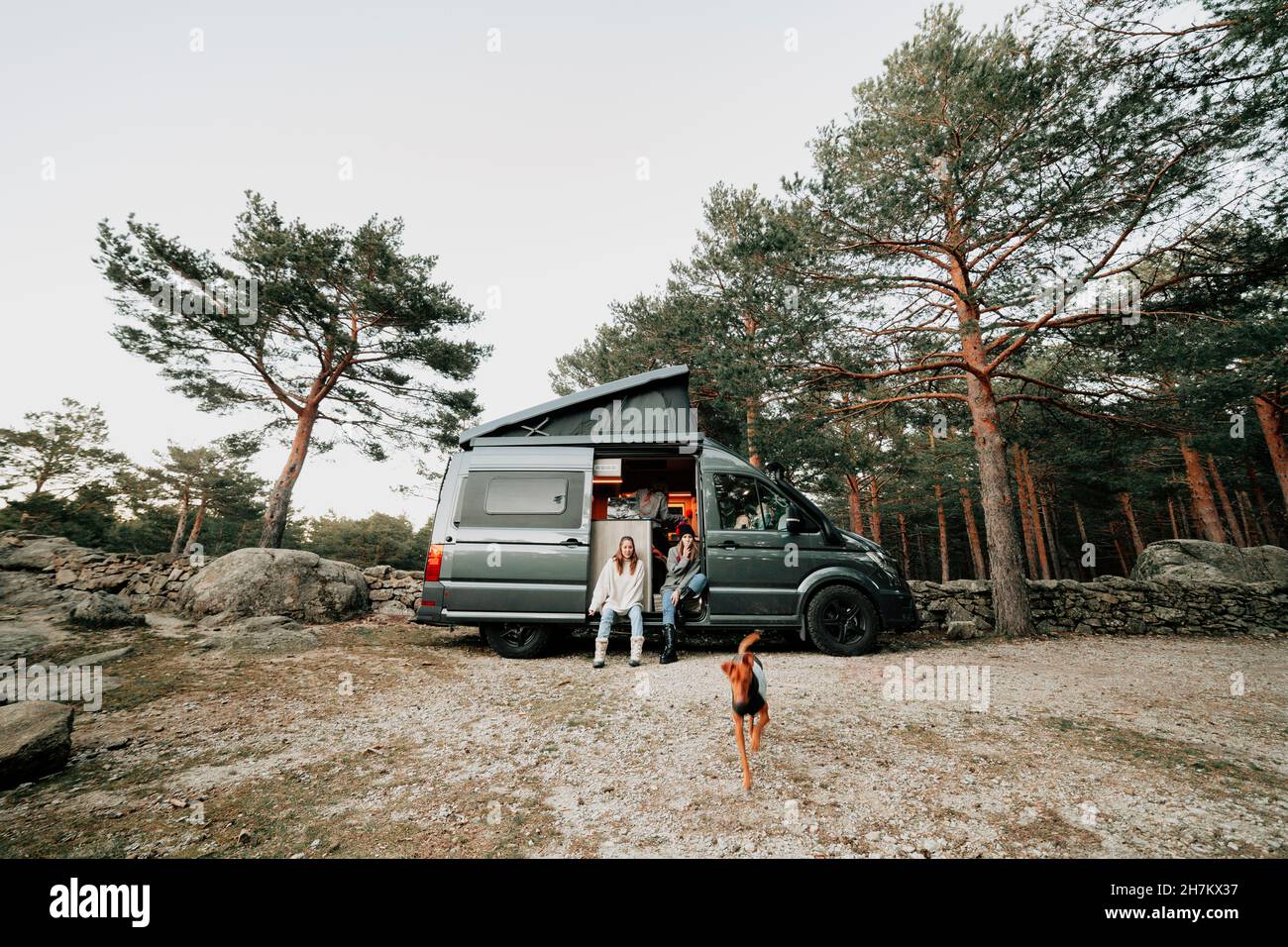 Women running nature hi-res stock photography and images - Alamy