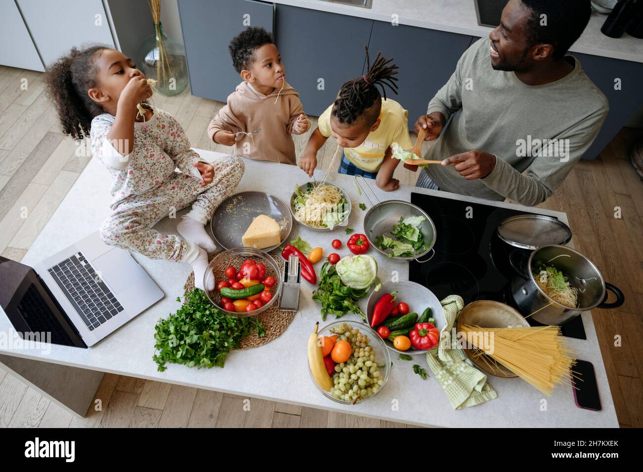 Family eating spaghetti at home Stock Photo - Alamy