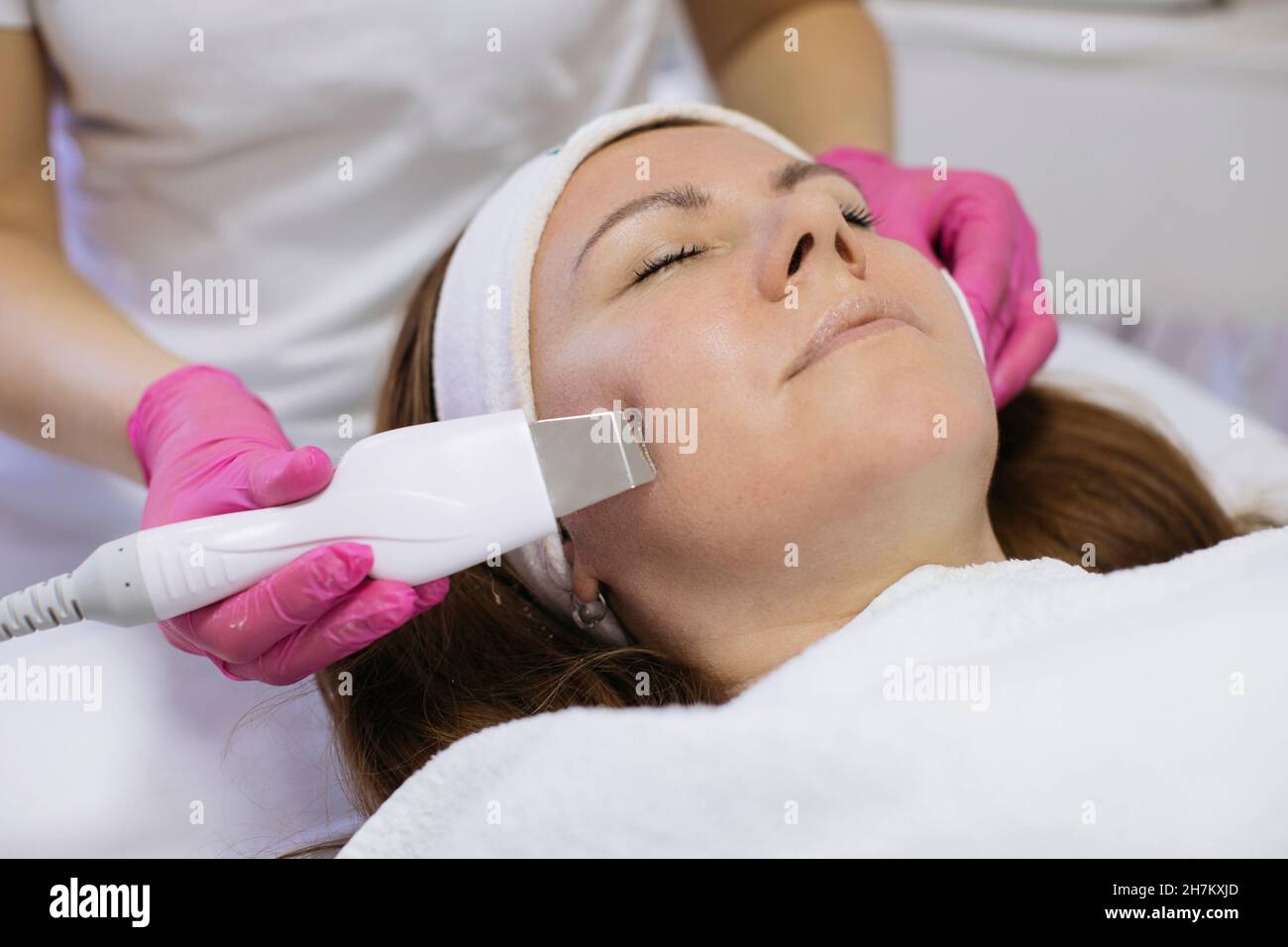 Woman taking ultrasonic facial treatment in salon Stock Photo - Alamy